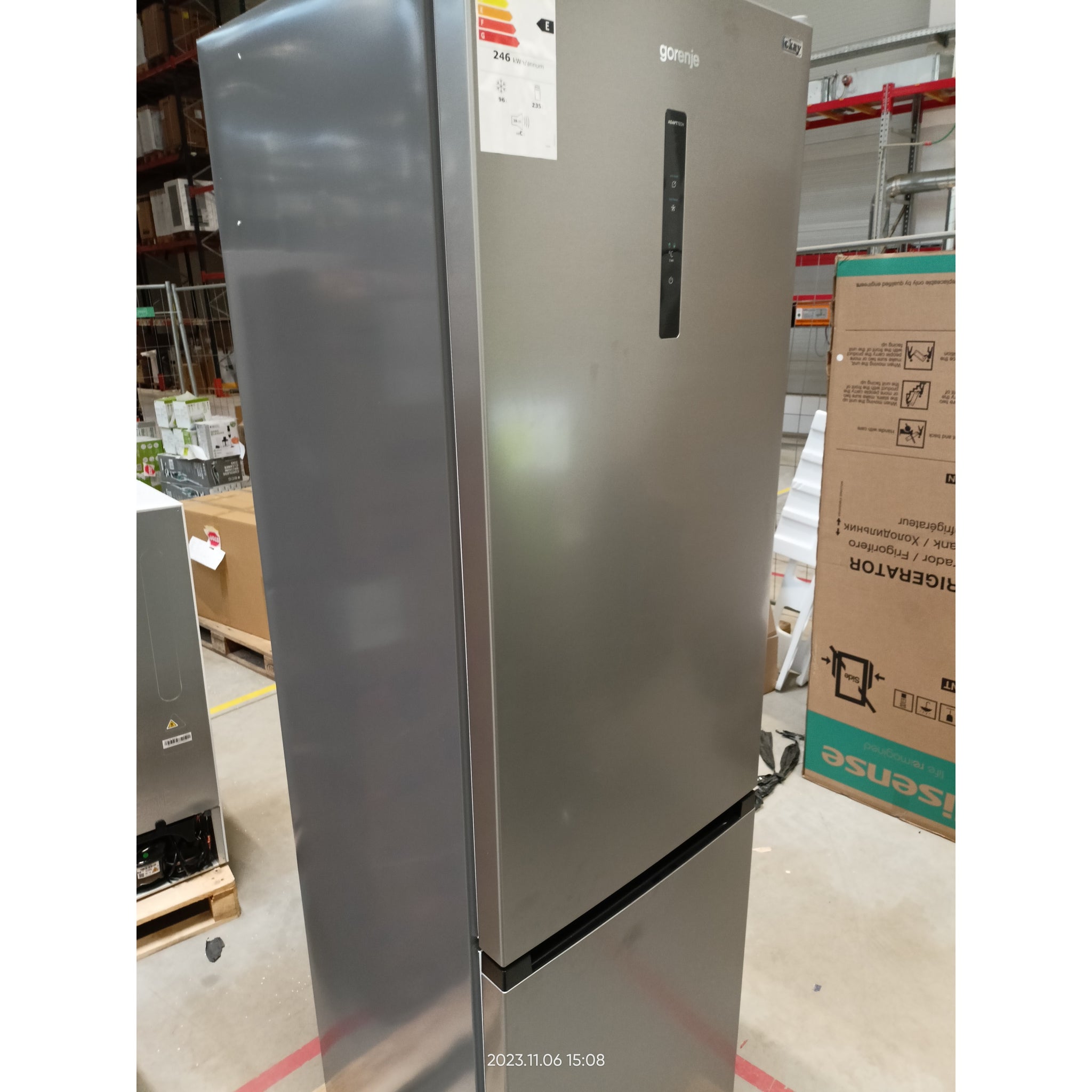 Kombinovaná lednice s mrazákem dole Gorenje NRK6202AXL4 VADA VZHLEDU ...